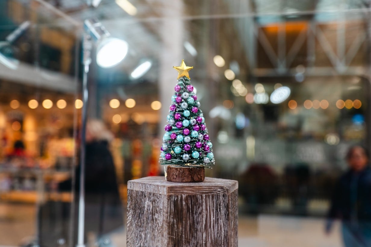 Heathrow Express: Is this London's smallest Christmas tree ...