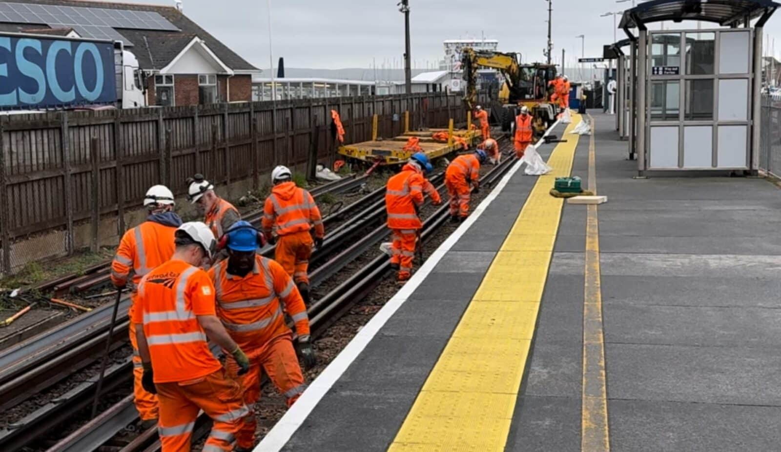 Lymington Branch Line to close for two weeks for vital pier ...