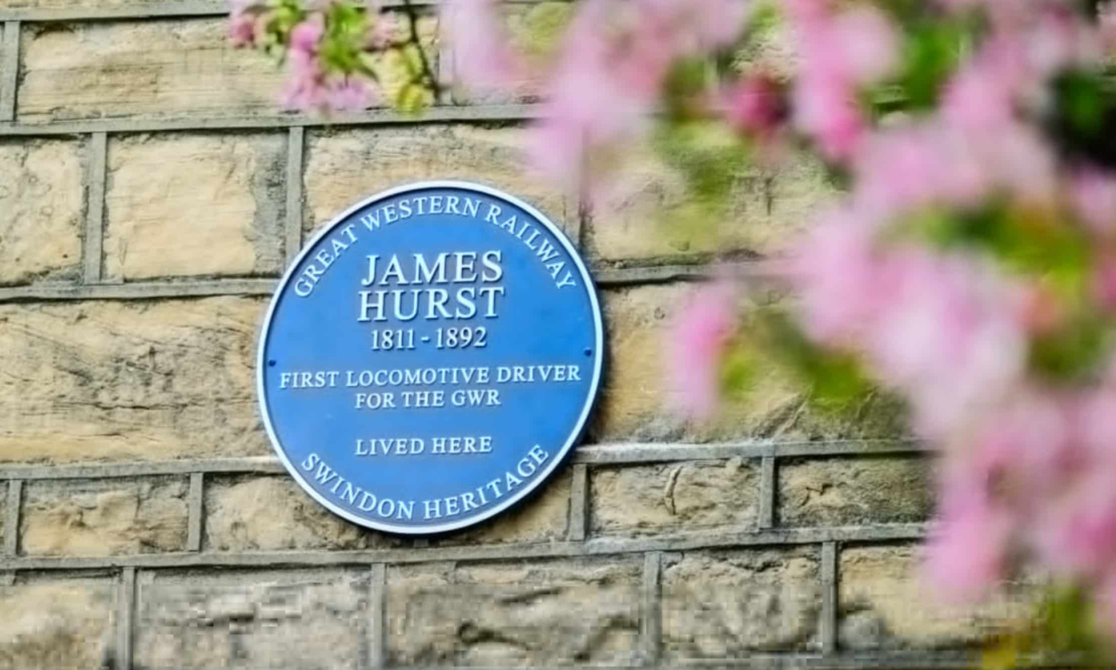 Transport Secretary unveils blue plaque for Great Western Railway pioneer | RailBusinessDaily