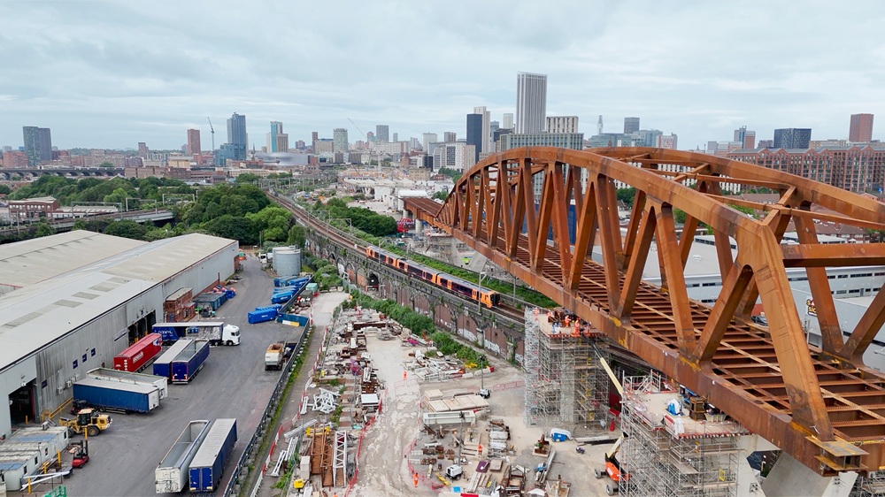 Network Rail thanks passengers after major HS2 viaduct installation ...